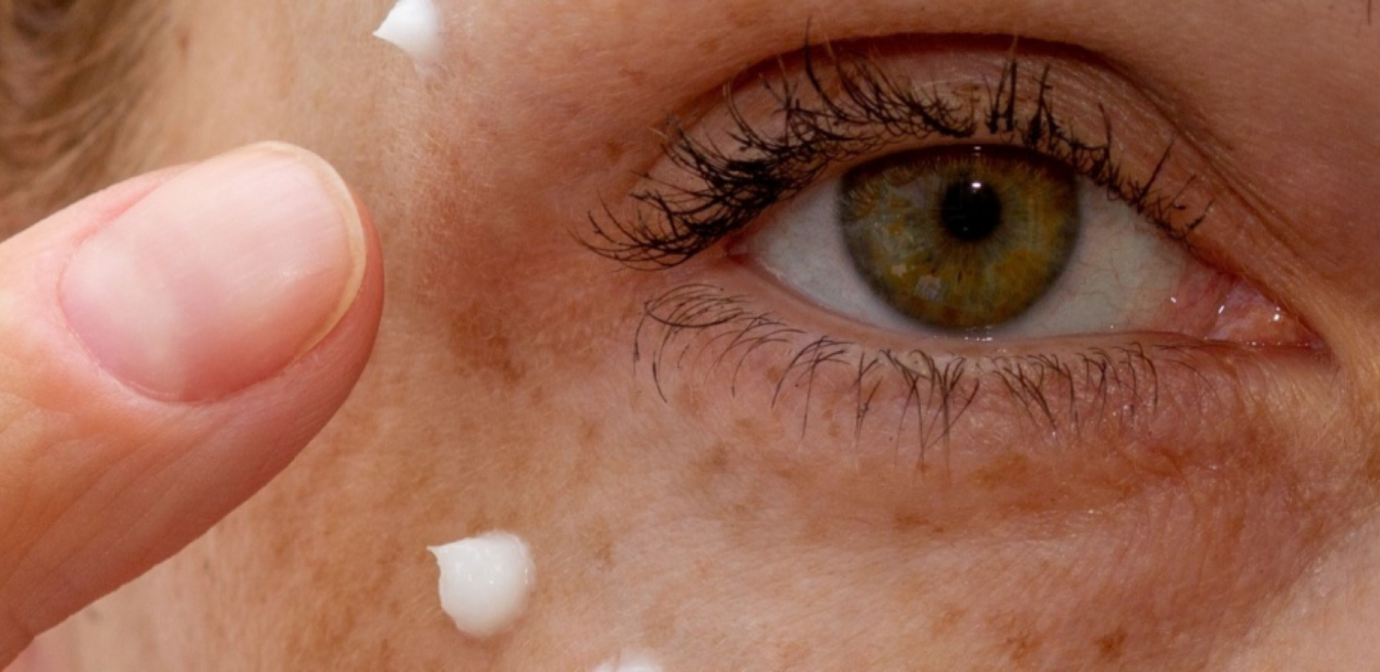 5 Mejores contornos de ojos para pieles sensibles | Farmacia Jiménez